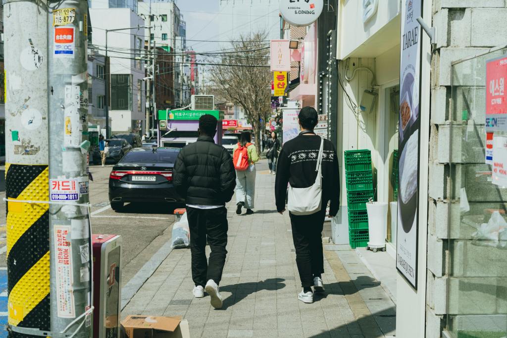 Seoul’s 90s Retro Boom: Why Y2K Trends Rule Korea 2026 - MAPPA_BLOG